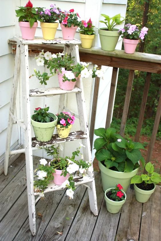 Φτιάξτε τα πιό απίθνα DIY σταντ για τις γλάστρες σας χρησιμοποιώντας ...