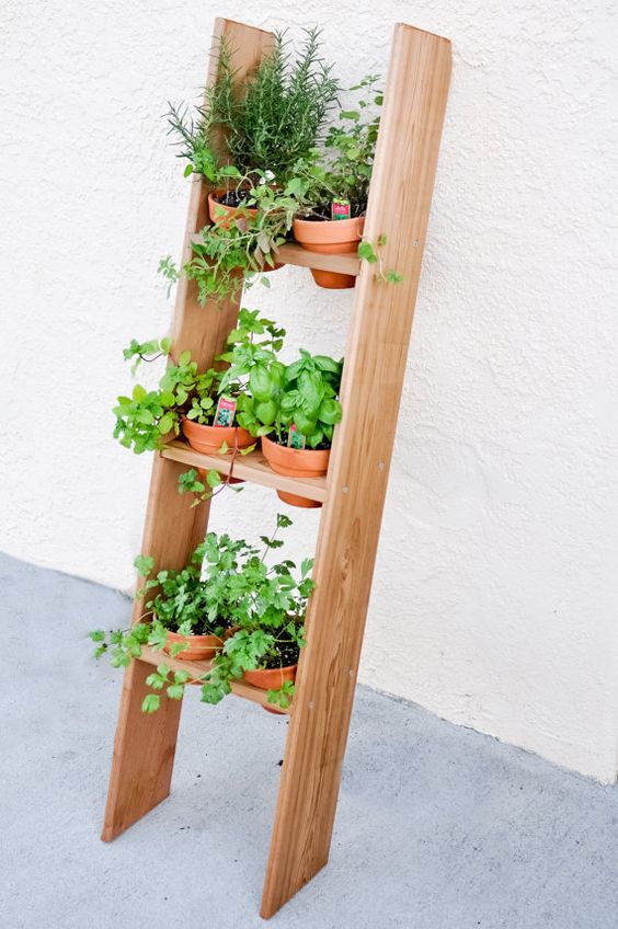 Φτιάξτε τα πιό απίθνα DIY σταντ για τις γλάστρες σας χρησιμοποιώντας ...