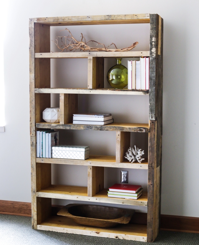 DIY Βιβλιοθήκες και ραφίερες από παλέτες ή ξύλινα κιβώτια: δημιουργικές ...